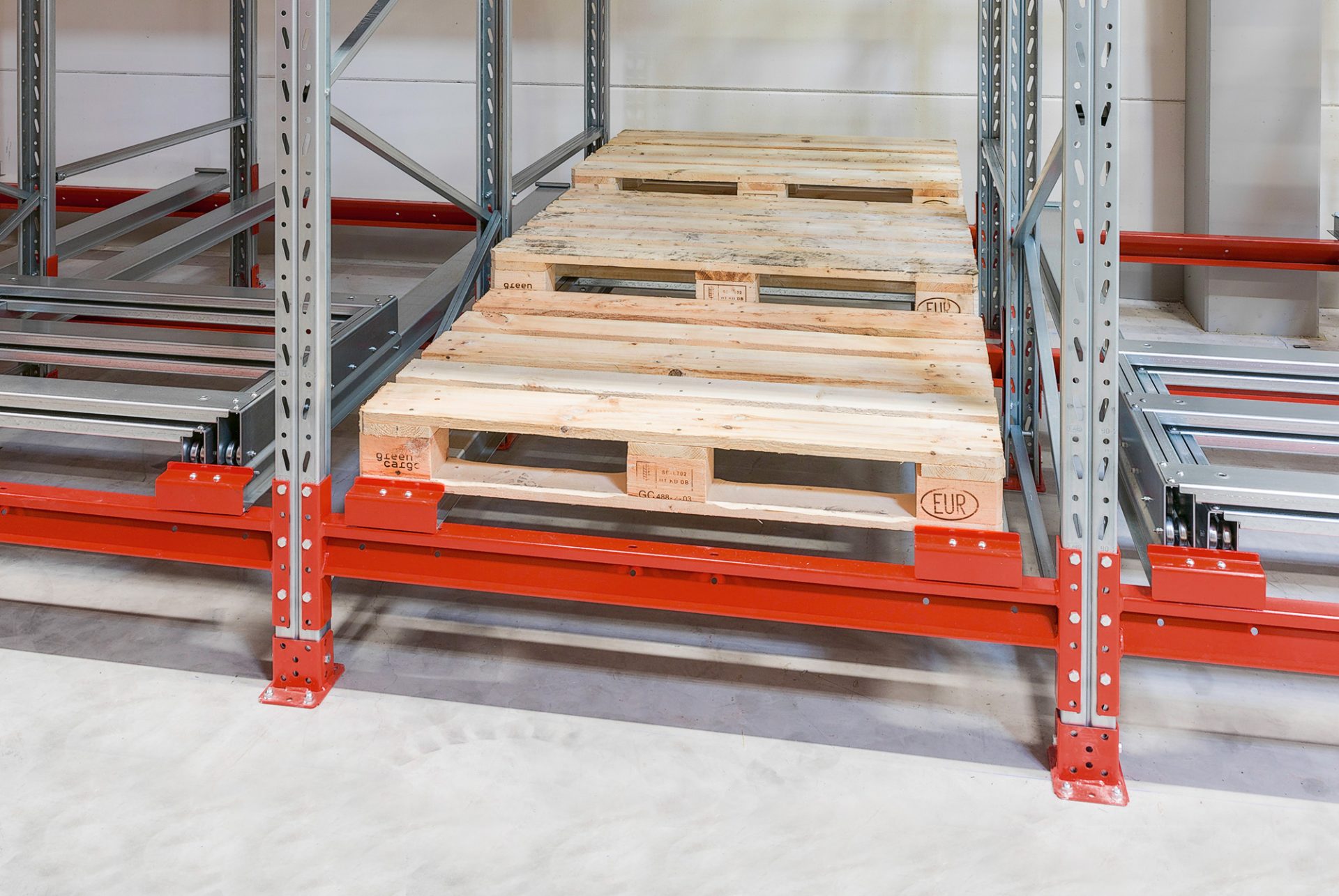 Storage equipment - Solutions & rackings for warehouses | EAB